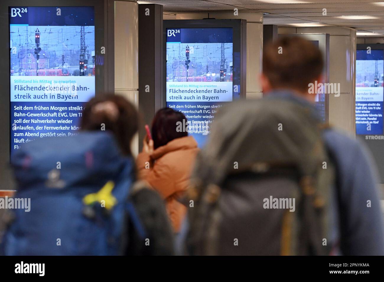 Strike on Friday, April 21, 2023 at the main train station in Munich ...