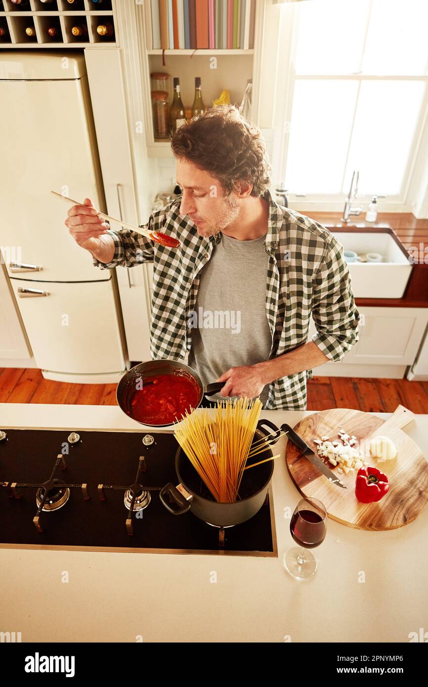 Who tastes hi-res stock photography and images - Alamy