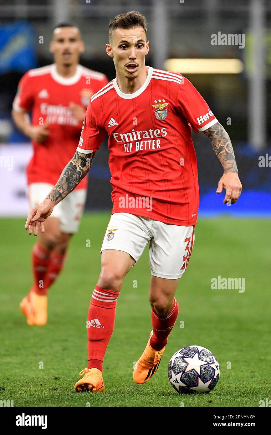 Alex Grimaldo of SL Benfica in action during the Champions League ...