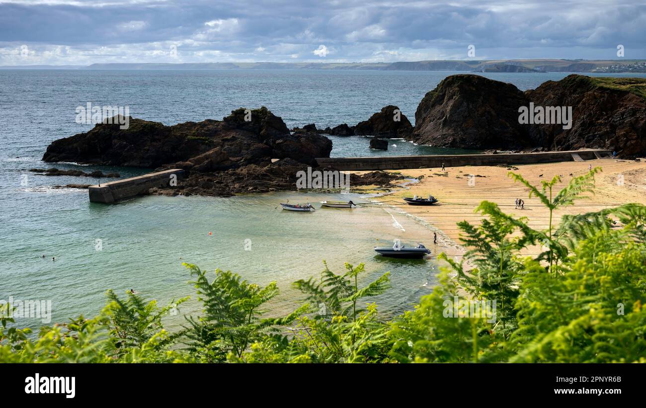 Hope cove beach fishing boat south devon hi-res stock photography and ...