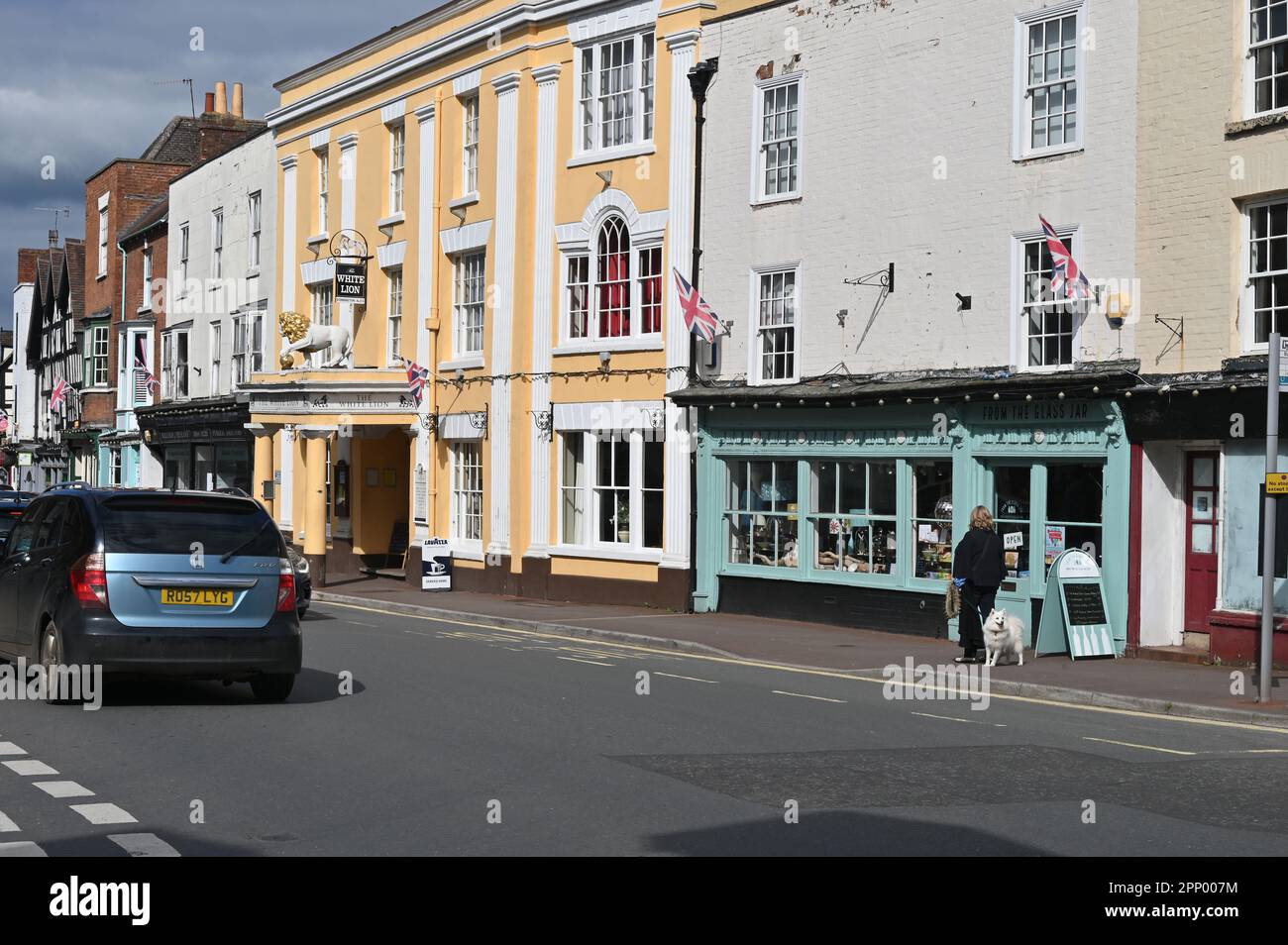 Shop fronts in the Worcestershire town of Upton on Severn Stock Photo ...