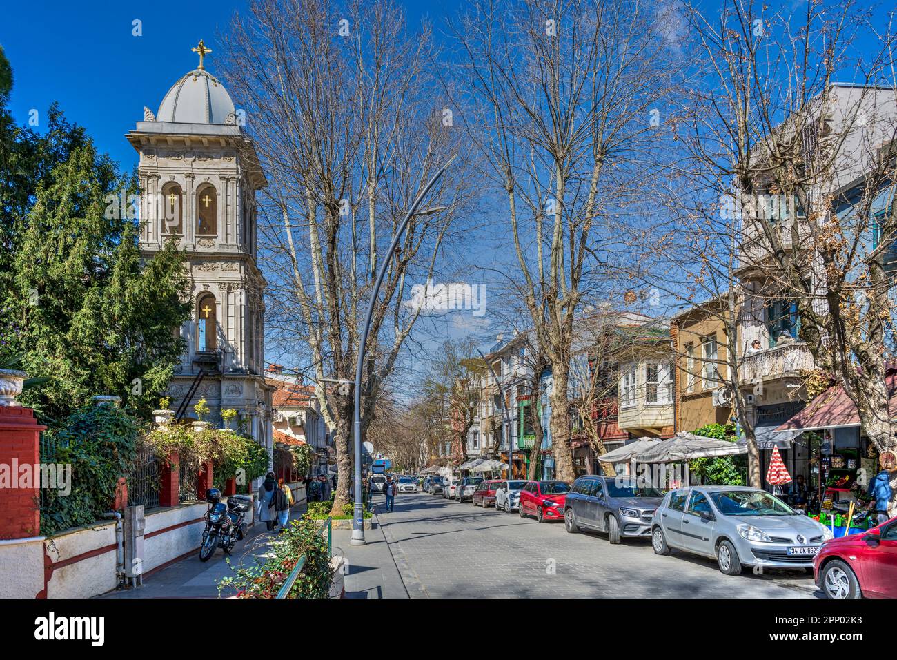 Scenic street in Kuzguncuk neighborhood, Usküdar, Istanbul, Turkey ...