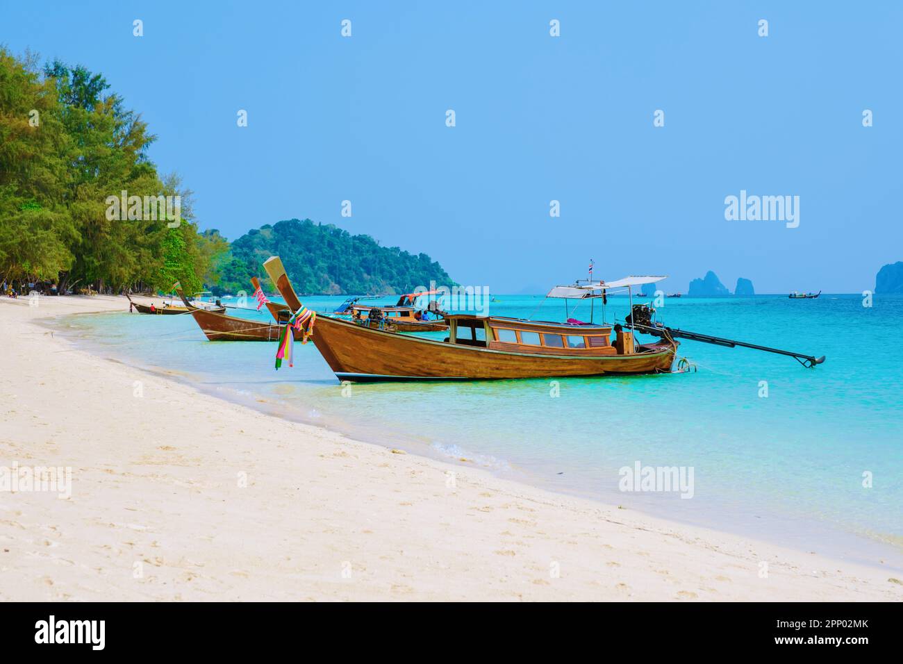 Koh Kradan Island with a white tropical beach and turqouse colored ...