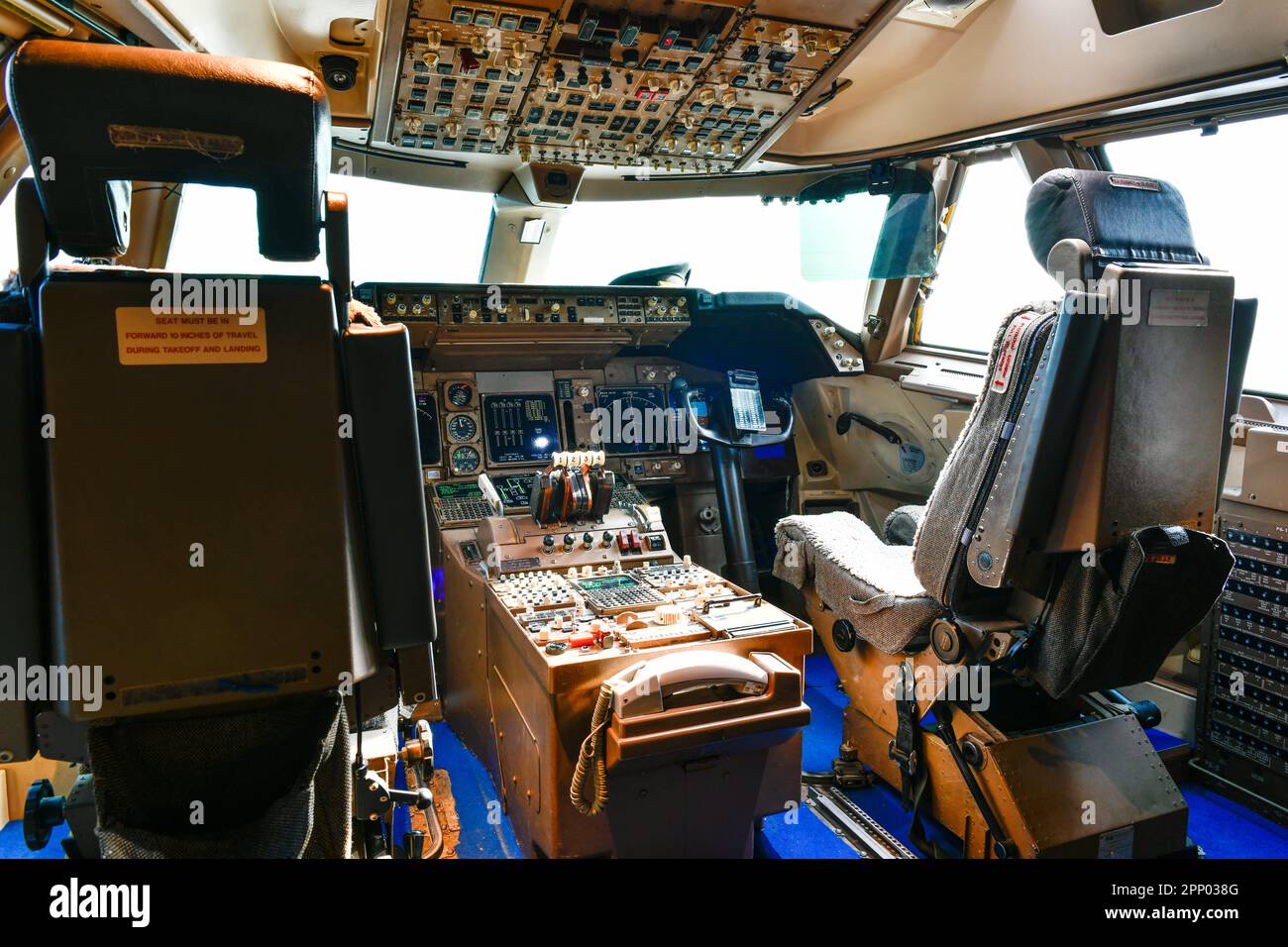 Boeing 747 interior modern hi-res stock photography and images - Alamy