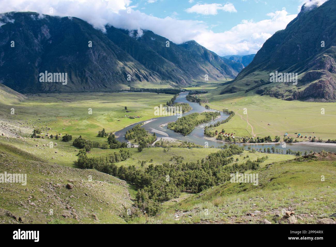 Picturesque green River Valley. Summertime natural landscape, mountains ...