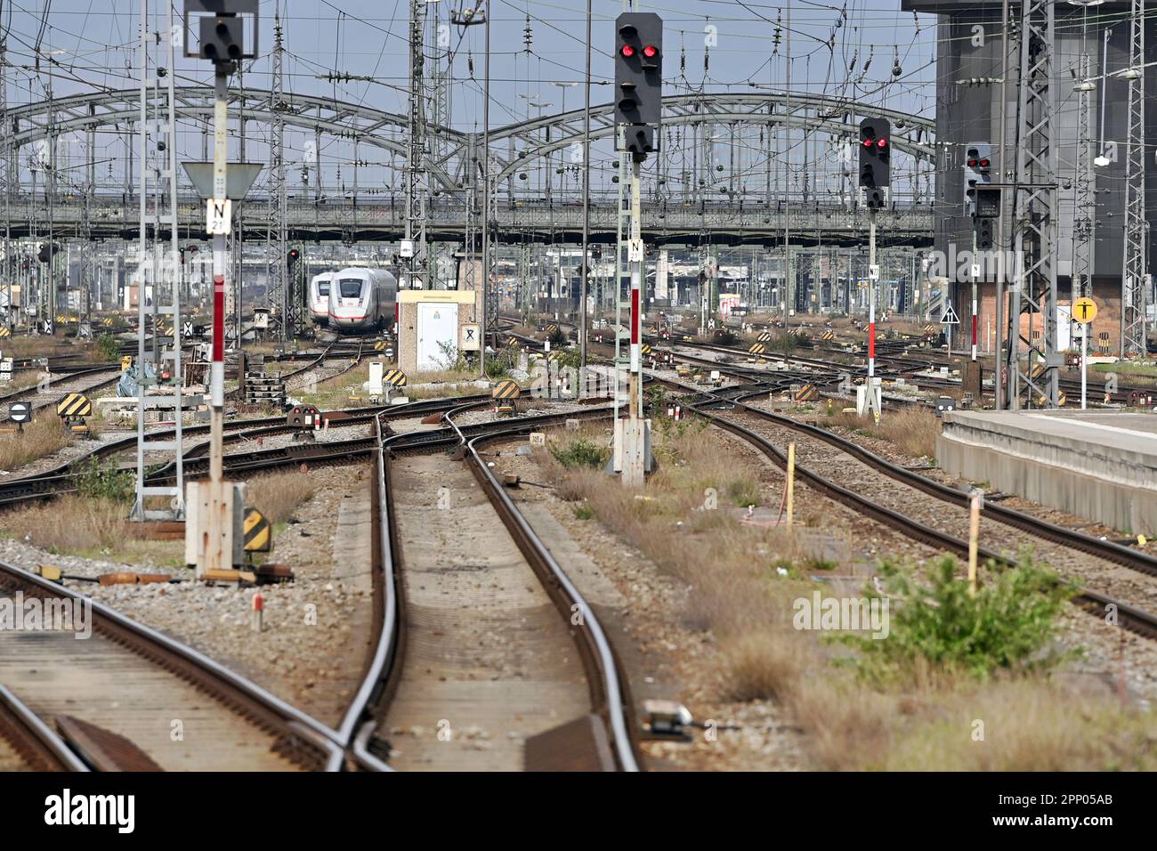 Strike on Friday, April 21, 2023 at the main train station in Munich ... Strike on Friday, April 21, 2023 at the main train station in Munich ...