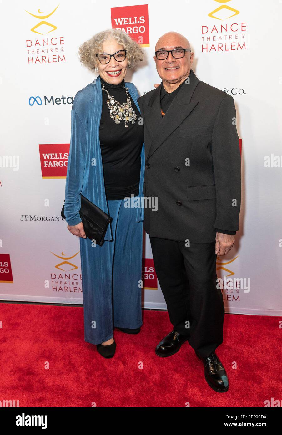 Alexa donaphin hi-res stock photography and images - Alamy