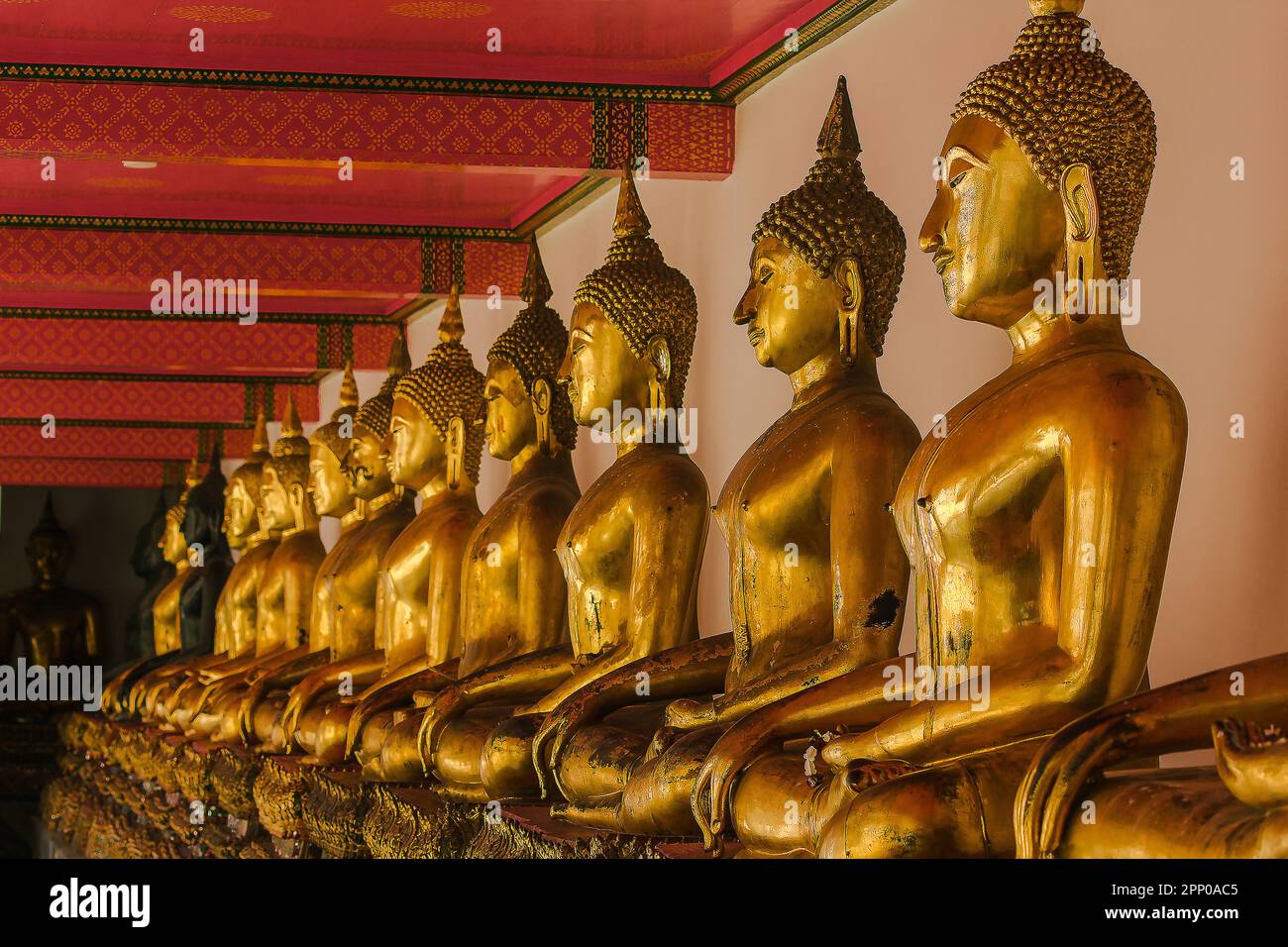 The Golden Buddha is beautiful that Buddhists worship Stock Photo - Alamy