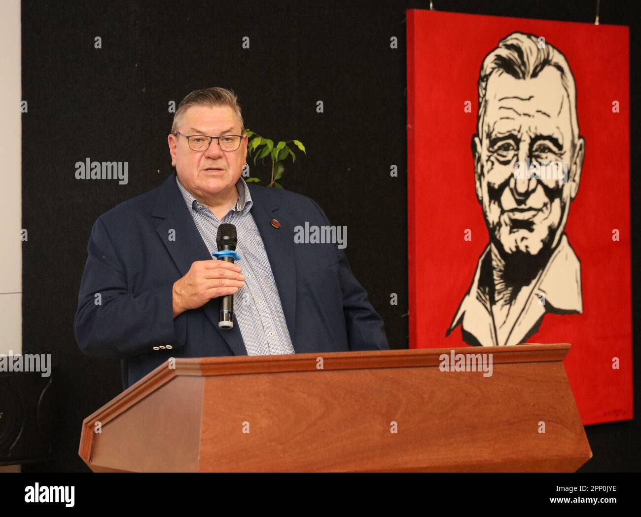 (230421) -- WELLINGTON, April 21, 2023 (Xinhua) -- Chris Lipscombe ...