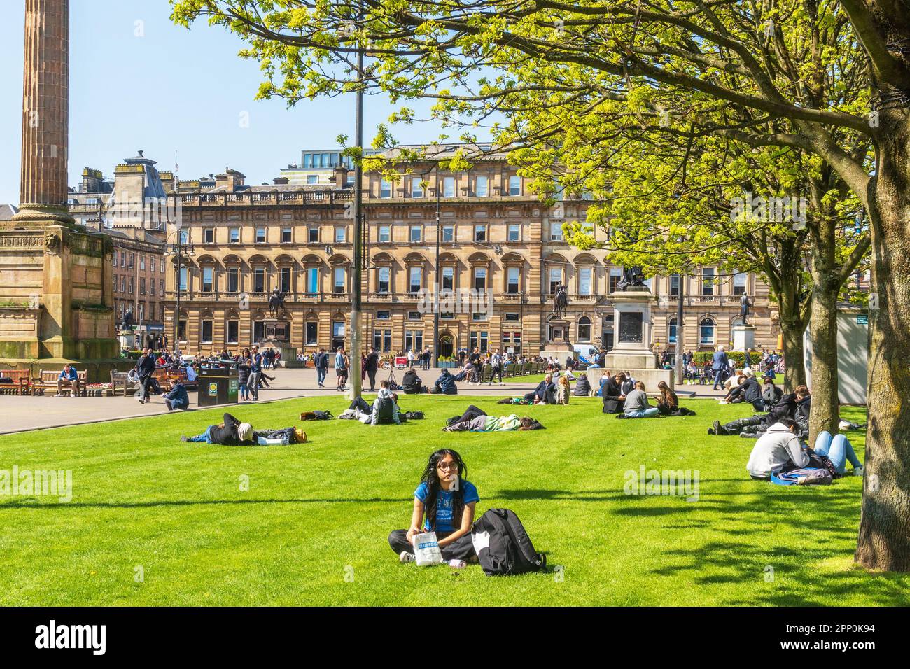 Glasgow, UK. 21st Apr, 2023. With the continuing sunny and warm spring ...