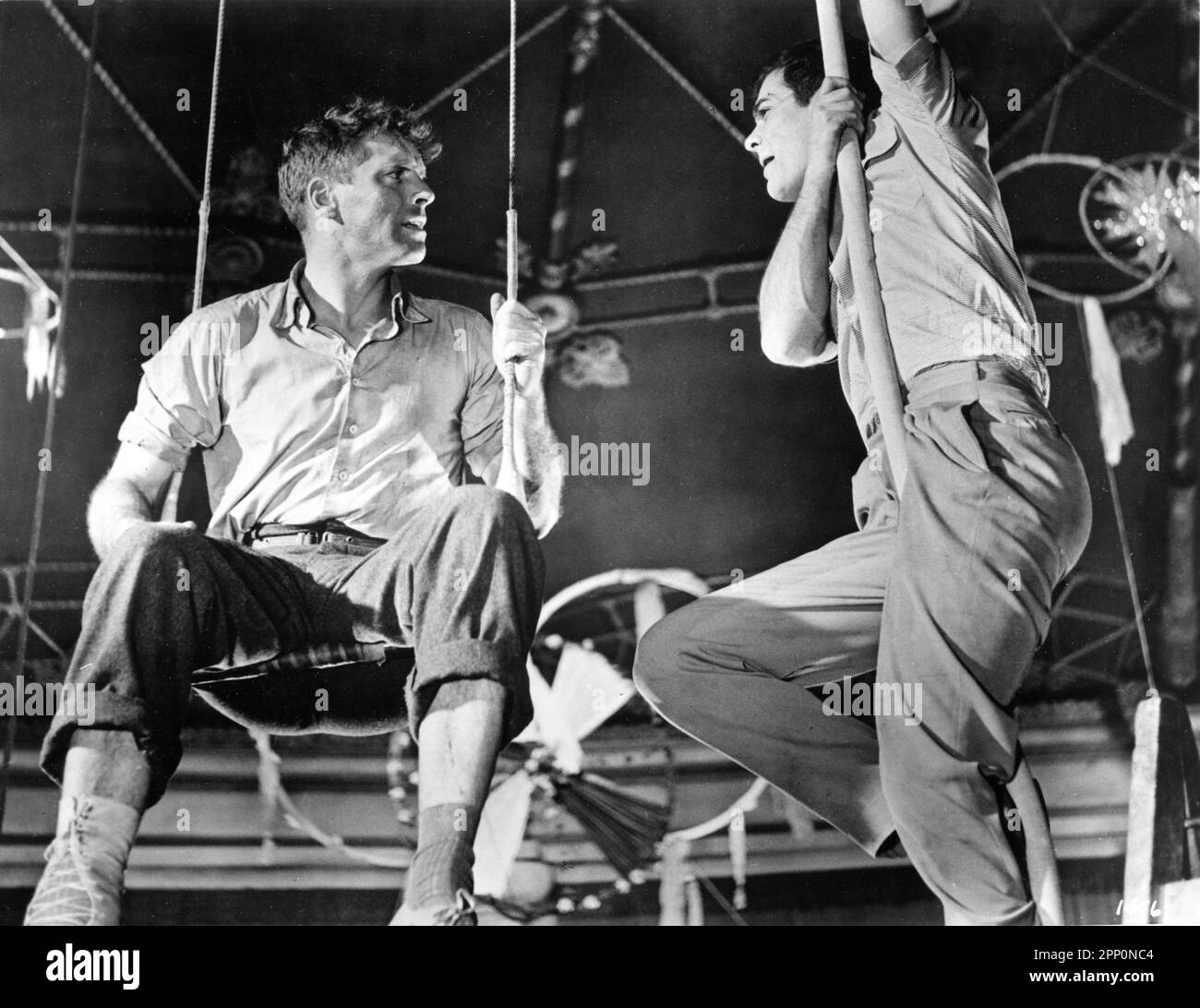 BURT LANCASTER and TONY CURTIS in TRAPEZE 1956 director CAROL REED Hill ...