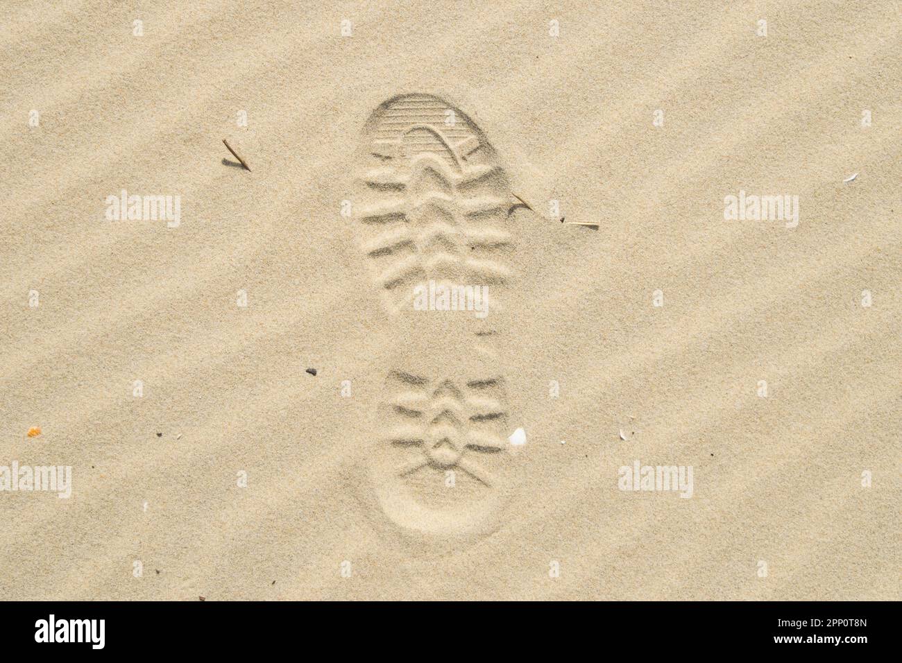 View of a shoe footprint in the sand Stock Photo - Alamy