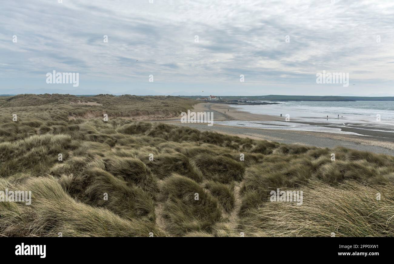 View of Traeth Llydan beach, Rhosneigr, Anglesey, North Wales, UK ...