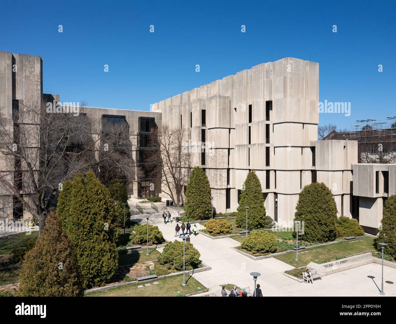 Exterior of Regenstein Library at the University of Chicago Stock Photo ...