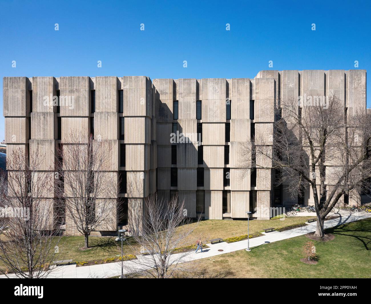 Exterior of Regenstein Library at the University of Chicago Stock Photo ...