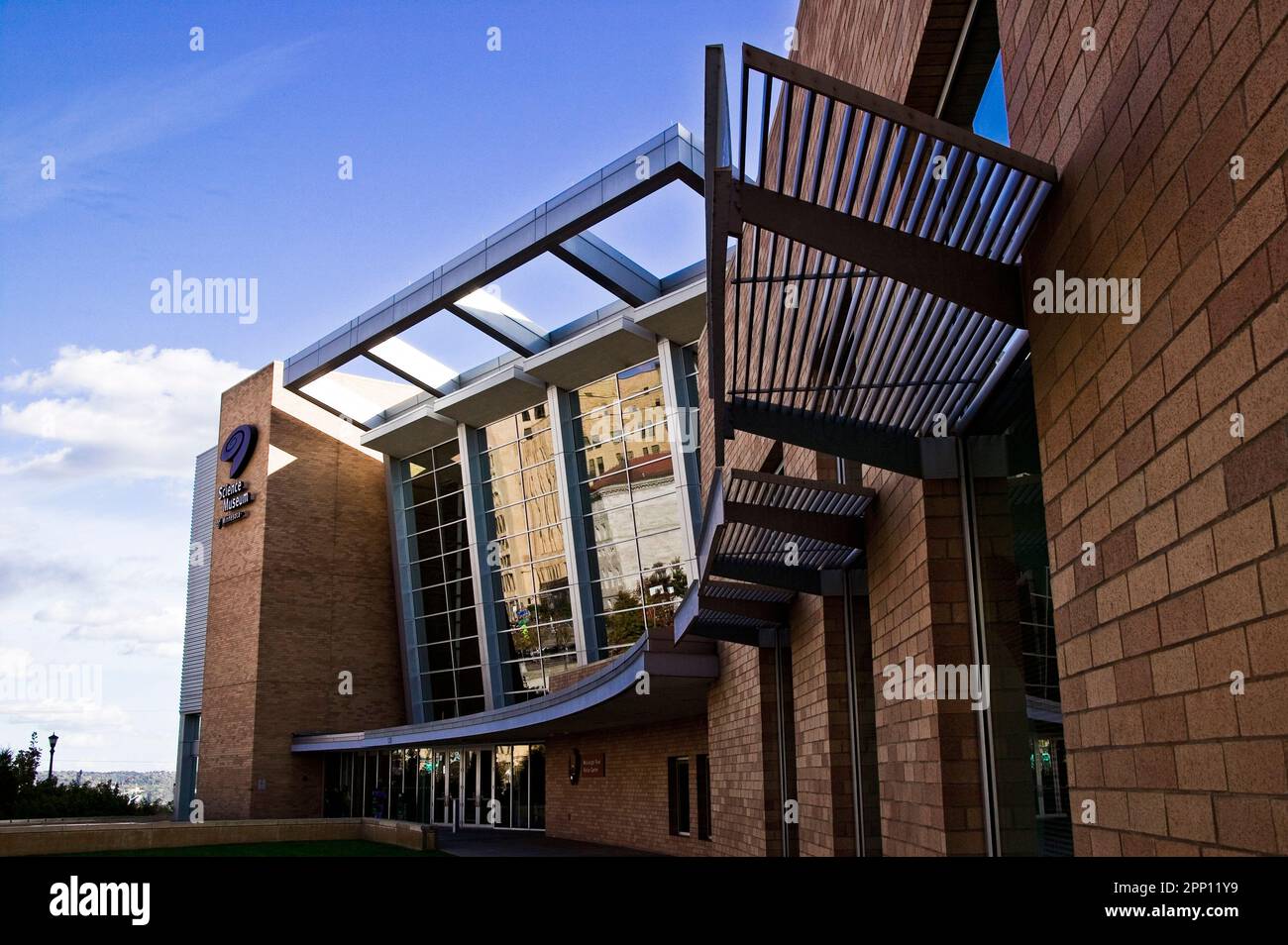The Science Museum of Minnesota overlooks the Mississippi River in the ...