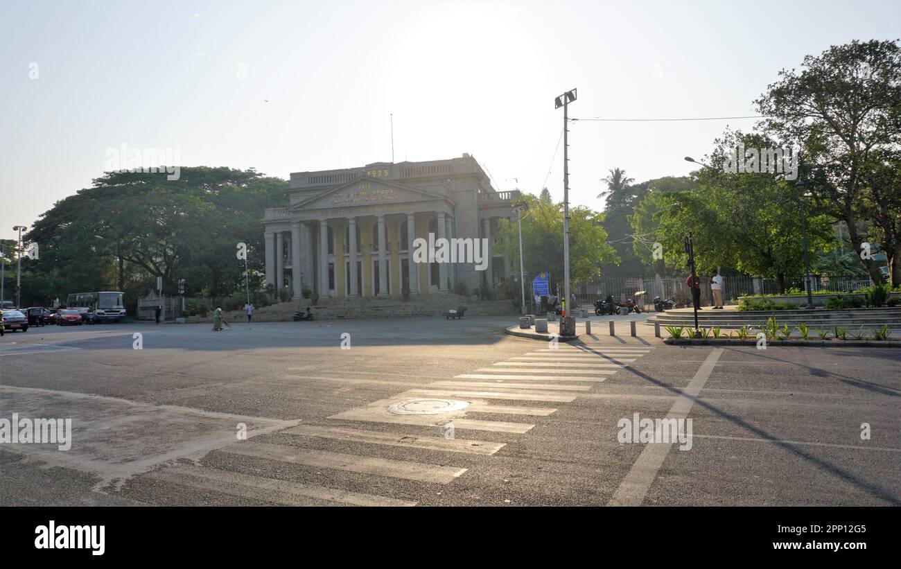 Indian building and road hi-res stock photography and images - Alamy