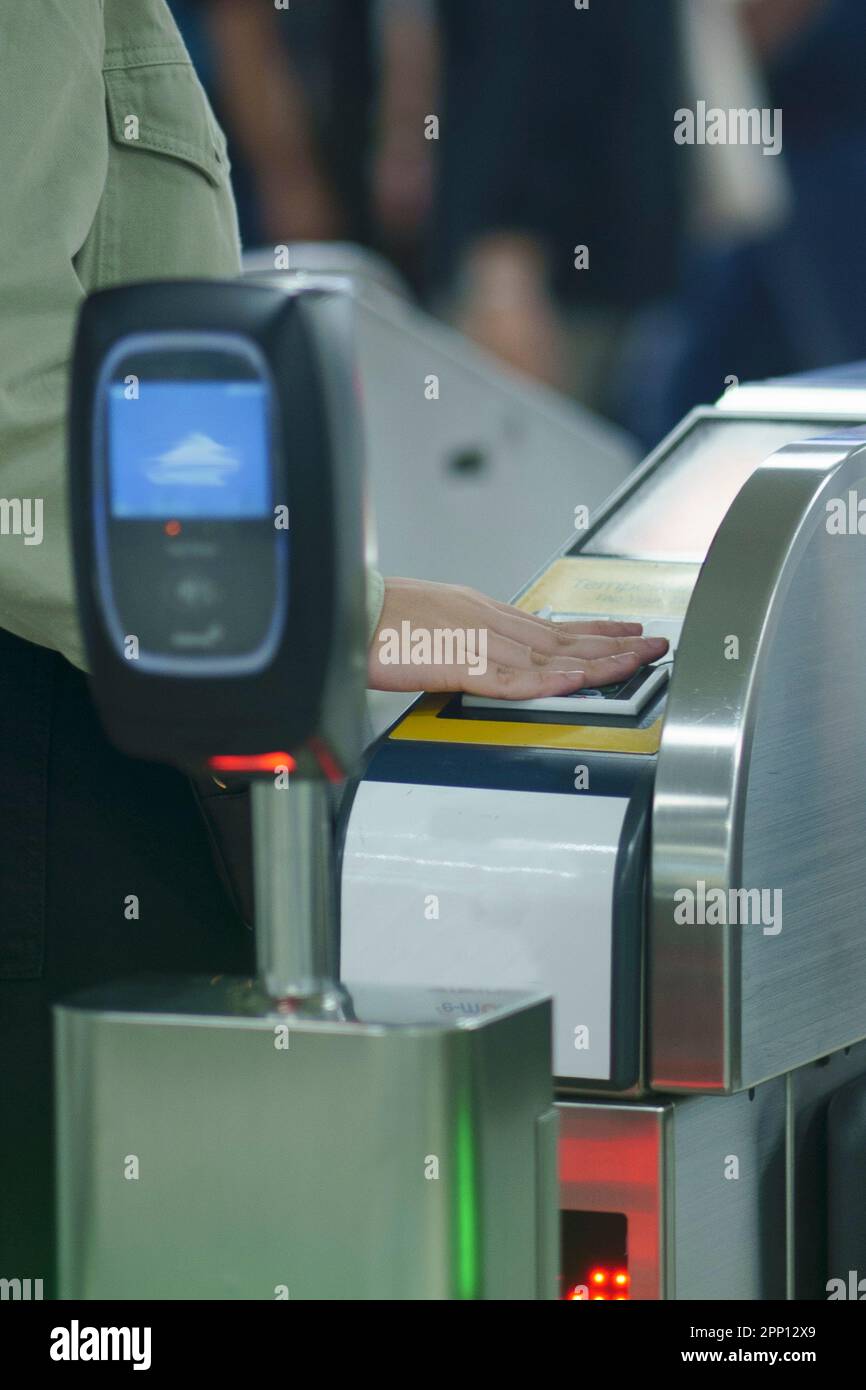 Metro e pass hi-res stock photography and images - Alamy