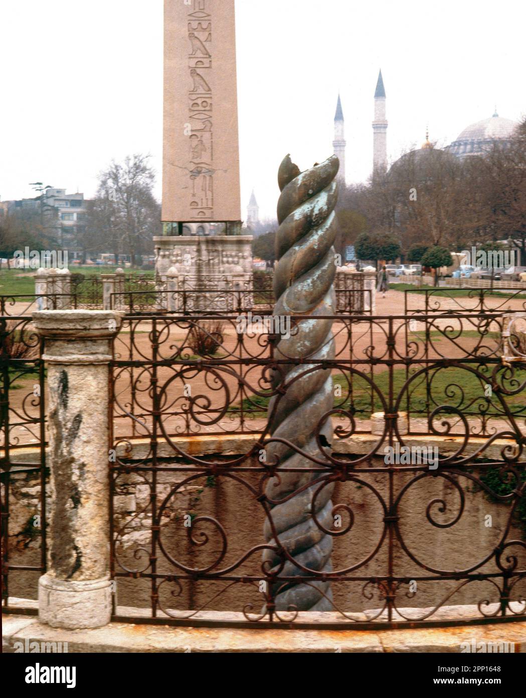 HIPODROMO-TRIPODE DE PLATRA TRAIDO DE DELFOS 479 AC. Location: PARQUE ...