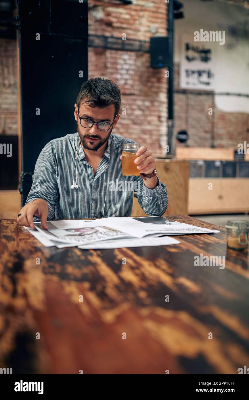 Professional table hi-res stock photography and images - Alamy