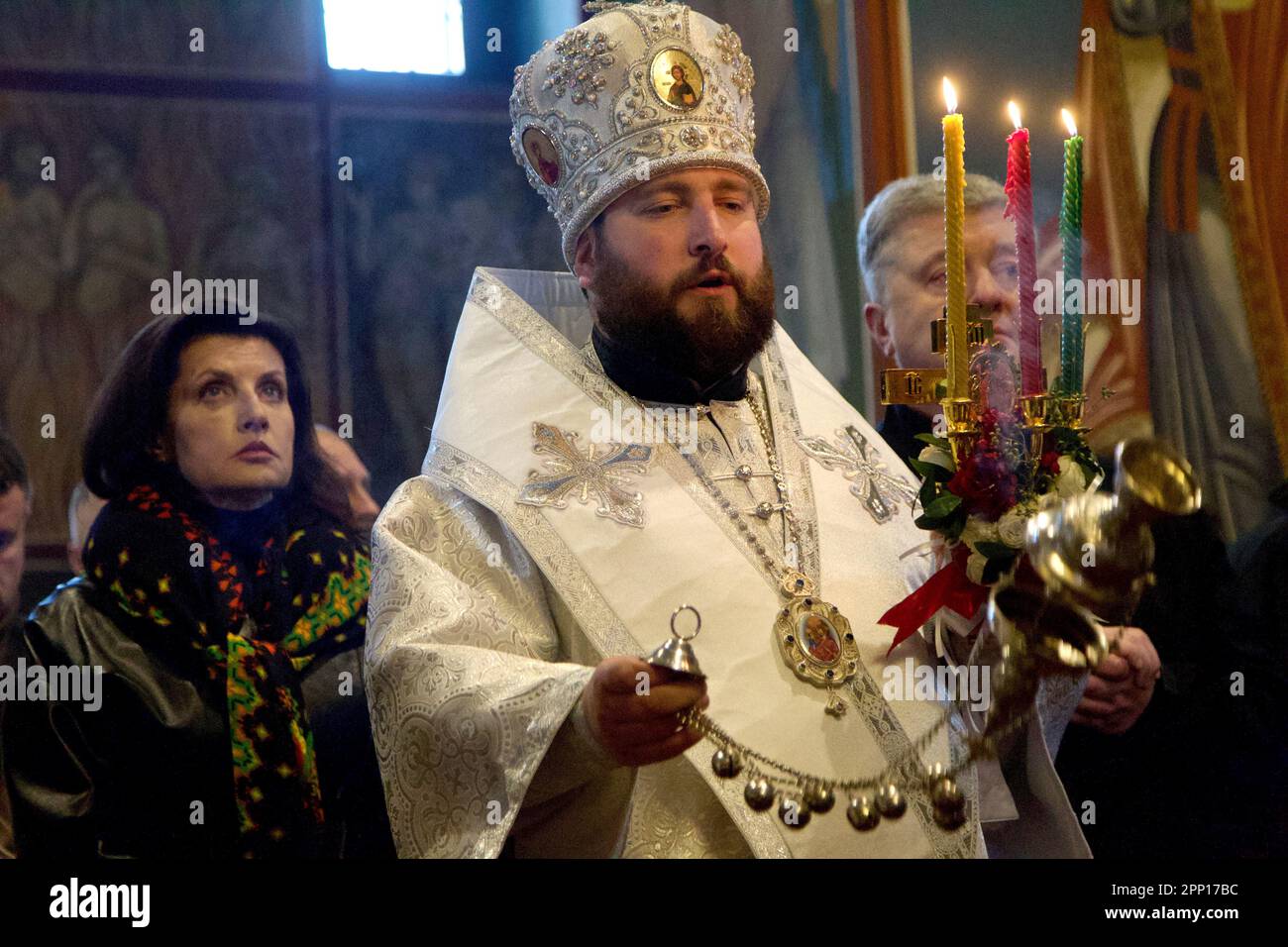 Non Exclusive: KYIV, UKRAINE - APRIL 21, 2023 - A priest conducts a ...