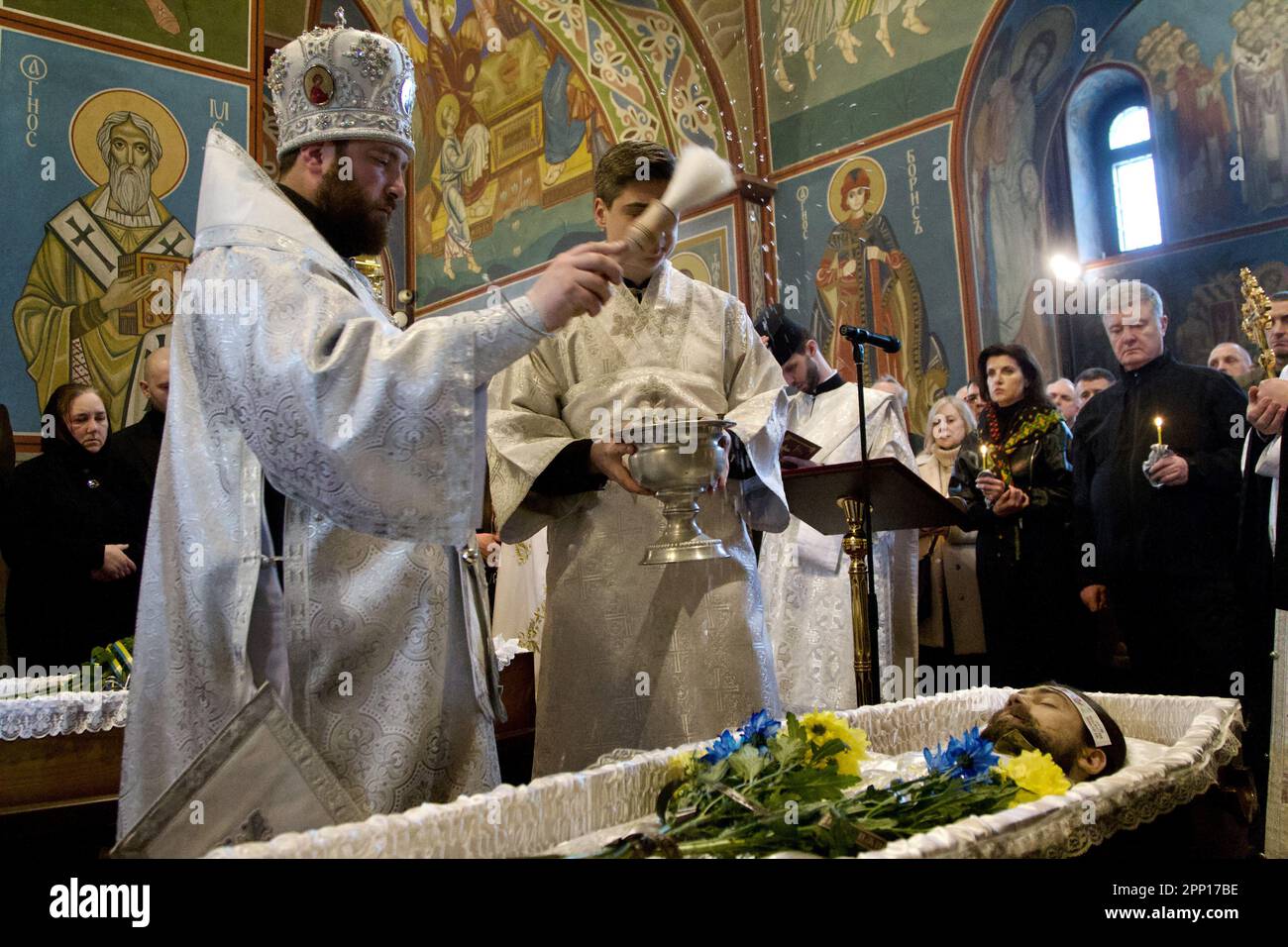 Non Exclusive: KYIV, UKRAINE - APRIL 21, 2023 - Priests conduct a ...