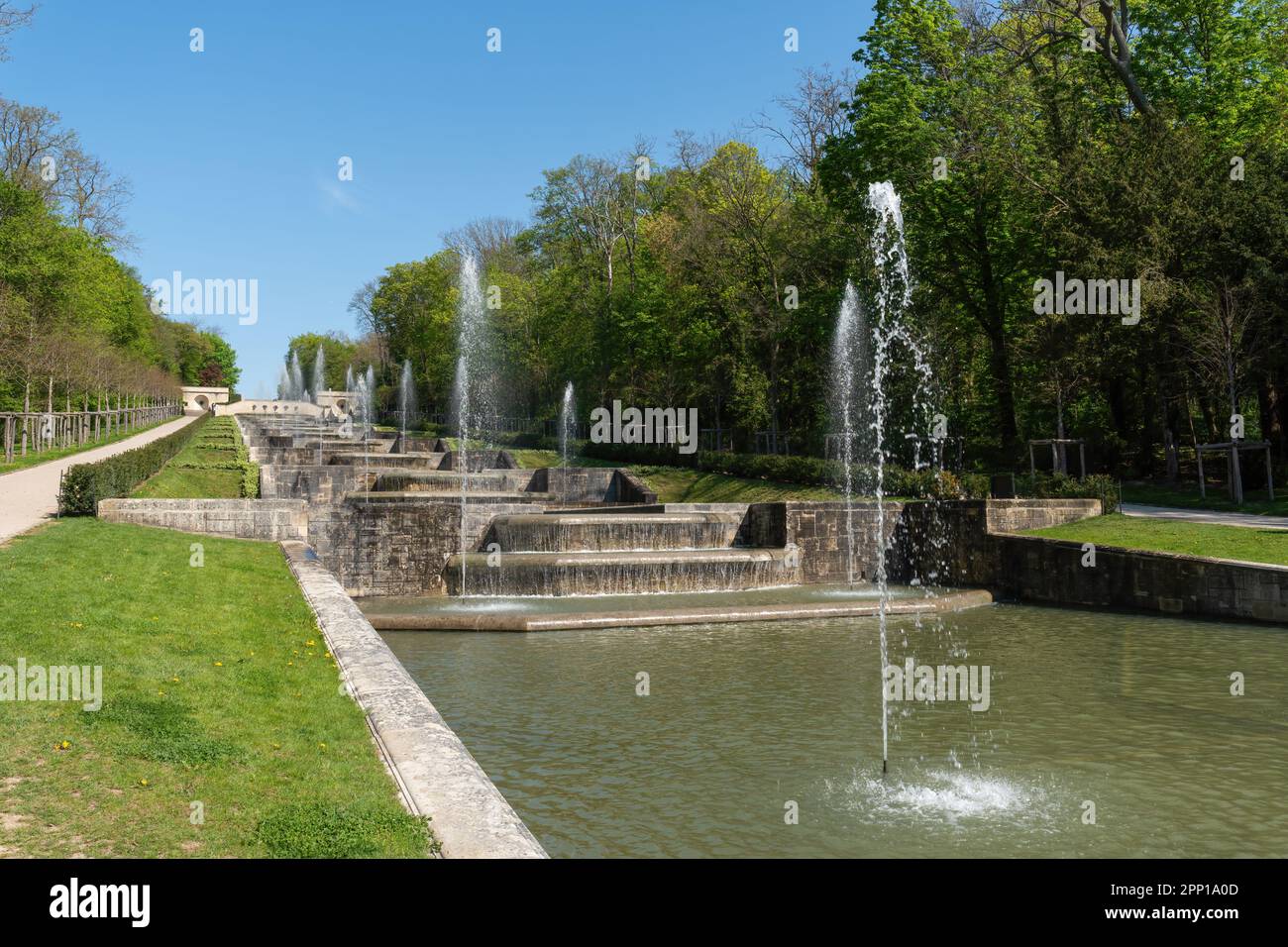 Fountain cascade parc de hi-res stock photography and images - Alamy