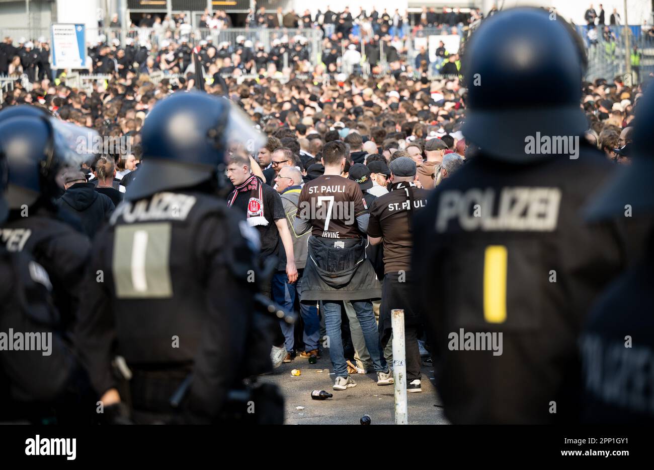 Hamburg, Germany. 21st Apr, 2023. Soccer: 2. Bundesliga, Hamburger SV ...