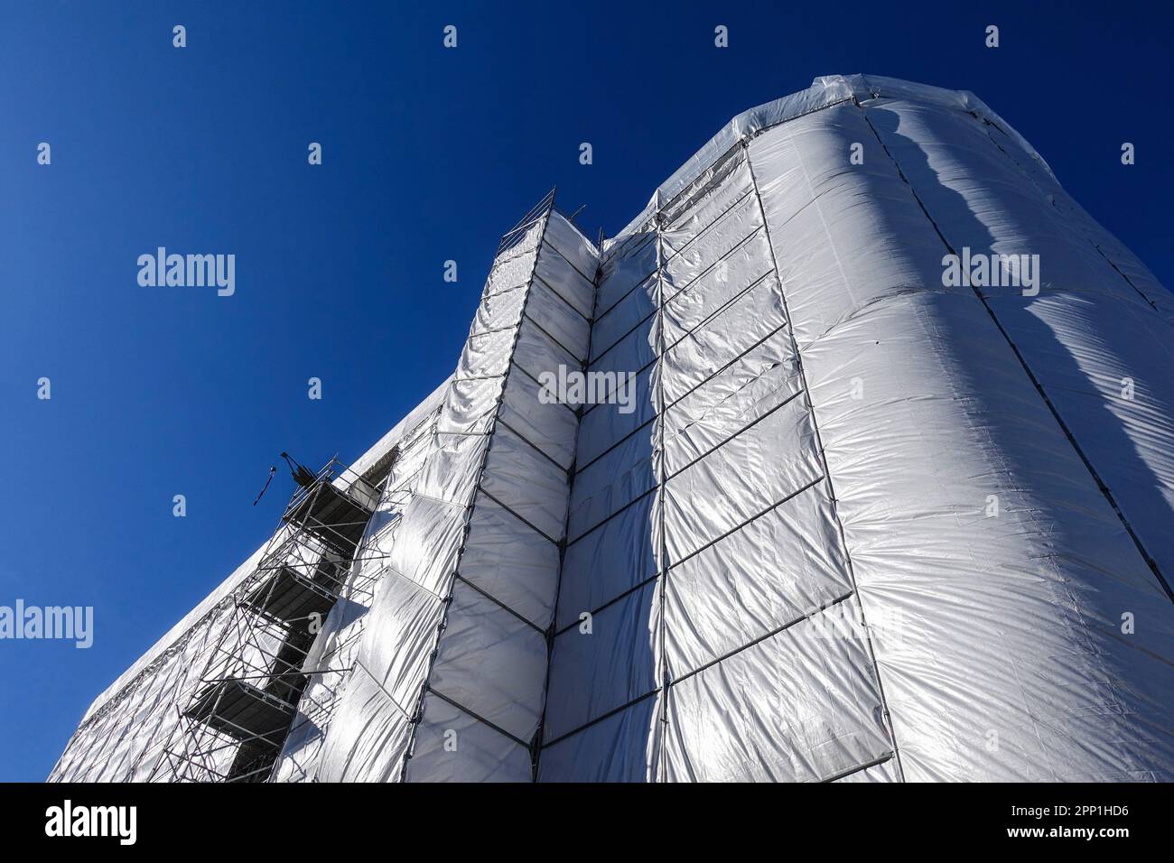 Construction site tarpaulin hi-res stock photography and images - Alamy