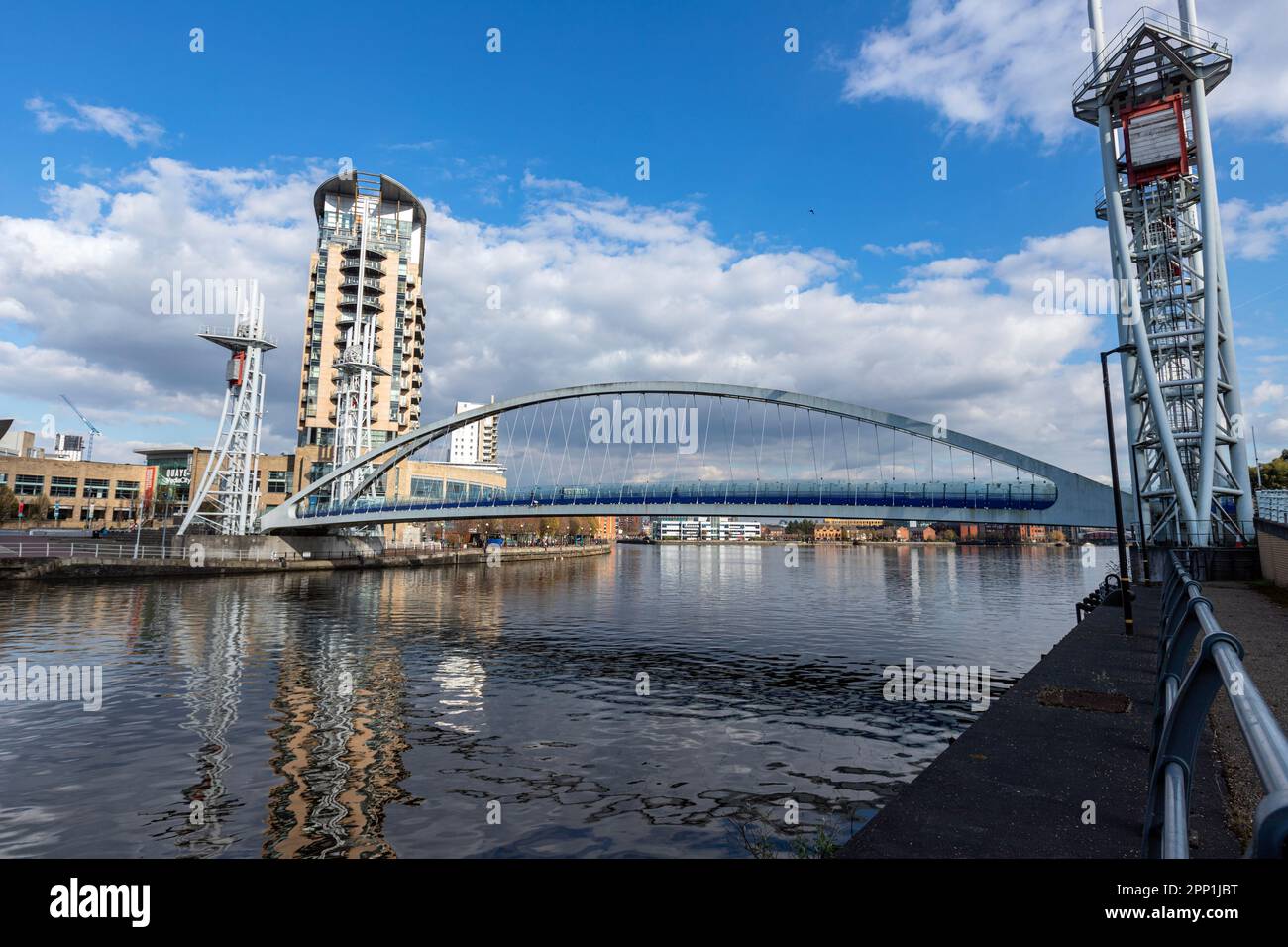 Salford Quays lift bridge, MediaCityUK, Salford Quays, Manchester Ship ...