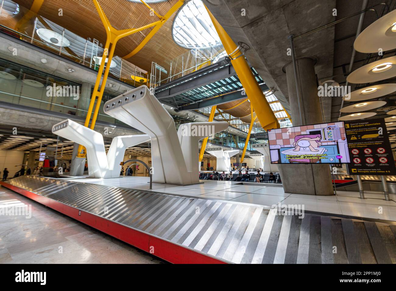 Baggage carousel , Madrid Adolfo Suárez Barajas Aeropuerto, Spain ...
