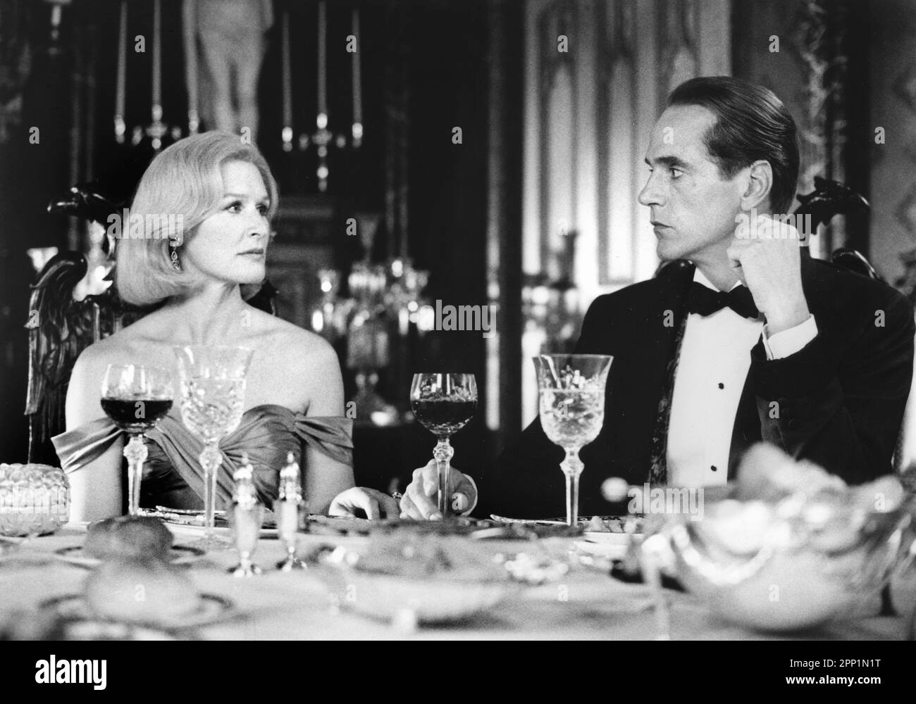 Glenn Close Jeremy Irons On Set Of The Film Reversal Of Fortune Warner Bros 1990 Stock