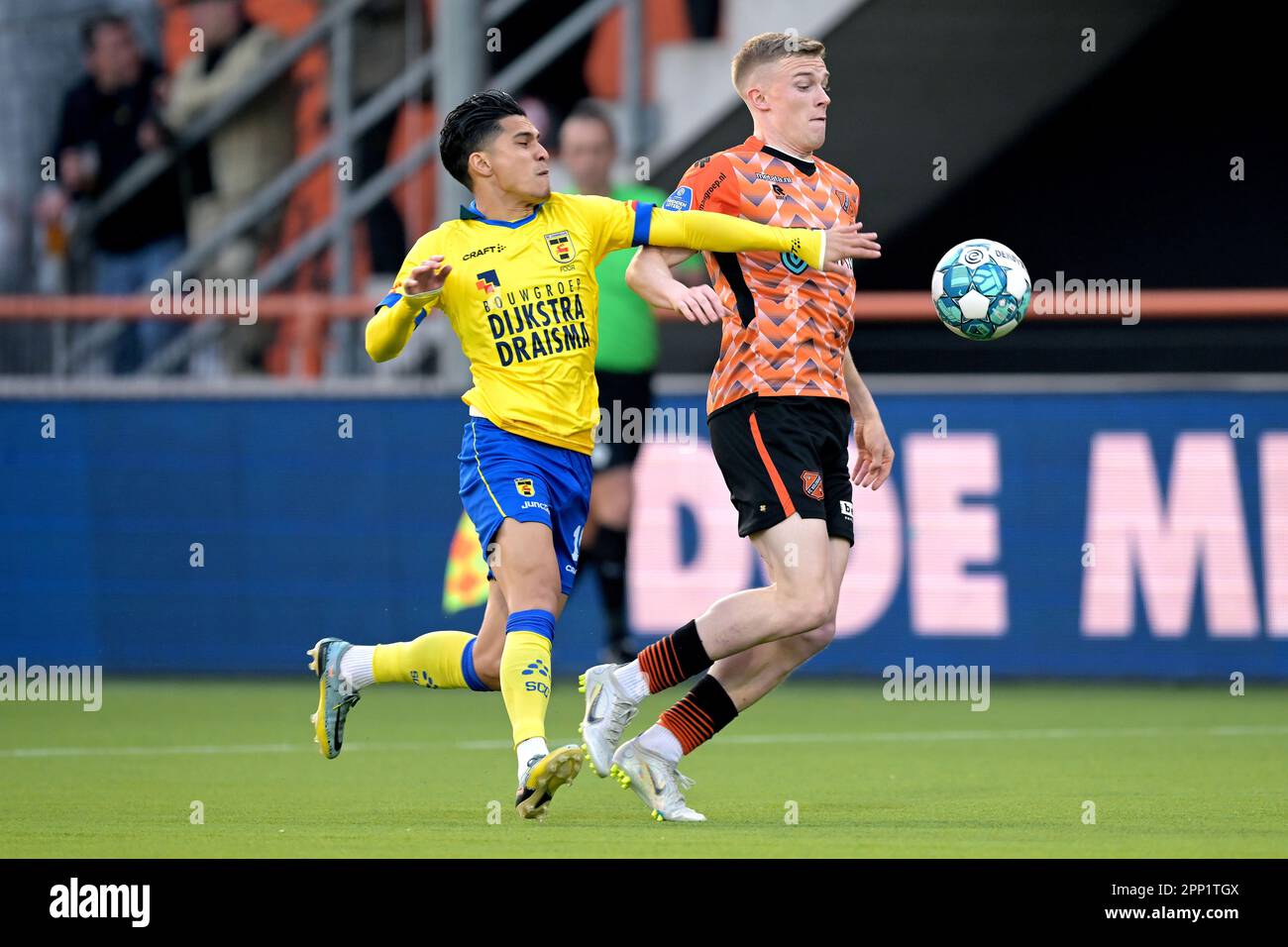 VOLENDAM - (lr) Navarone Foor of SC Cambuur, Derry John Murkin of FC ...