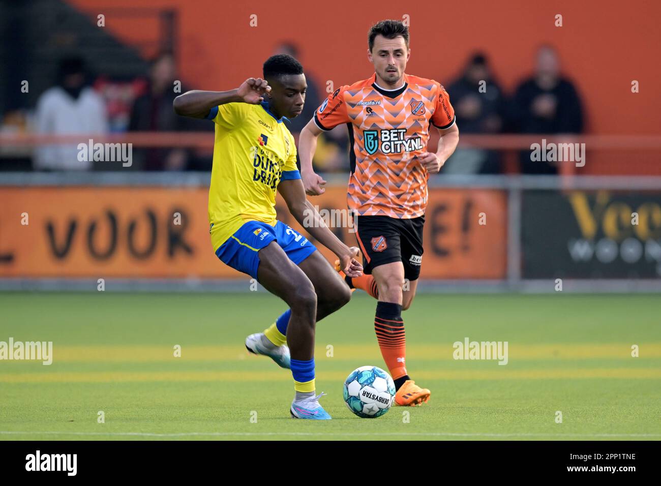 VOLENDAM - (lr) Sekou Sylla of SC Cambuur, Daryl van Mieghem of FC ...