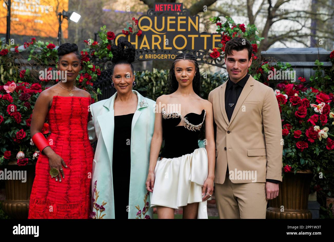 A bridgerton story world premiere hi-res stock photography and images ...