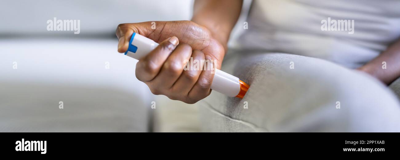 Self injection leg hi-res stock photography and images - Alamy