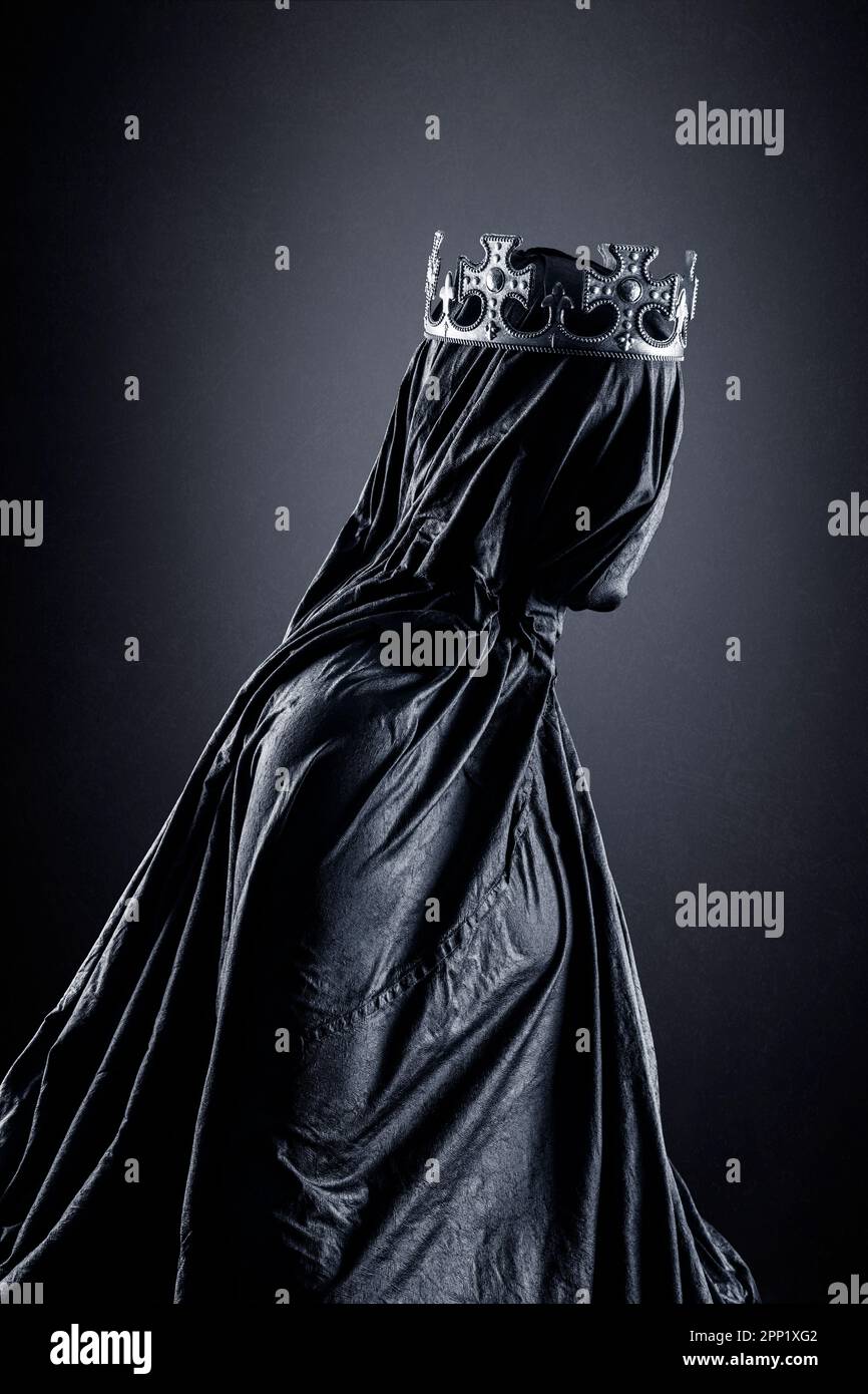 Ghost of a queen or king over dark misty background Stock Photo - Alamy