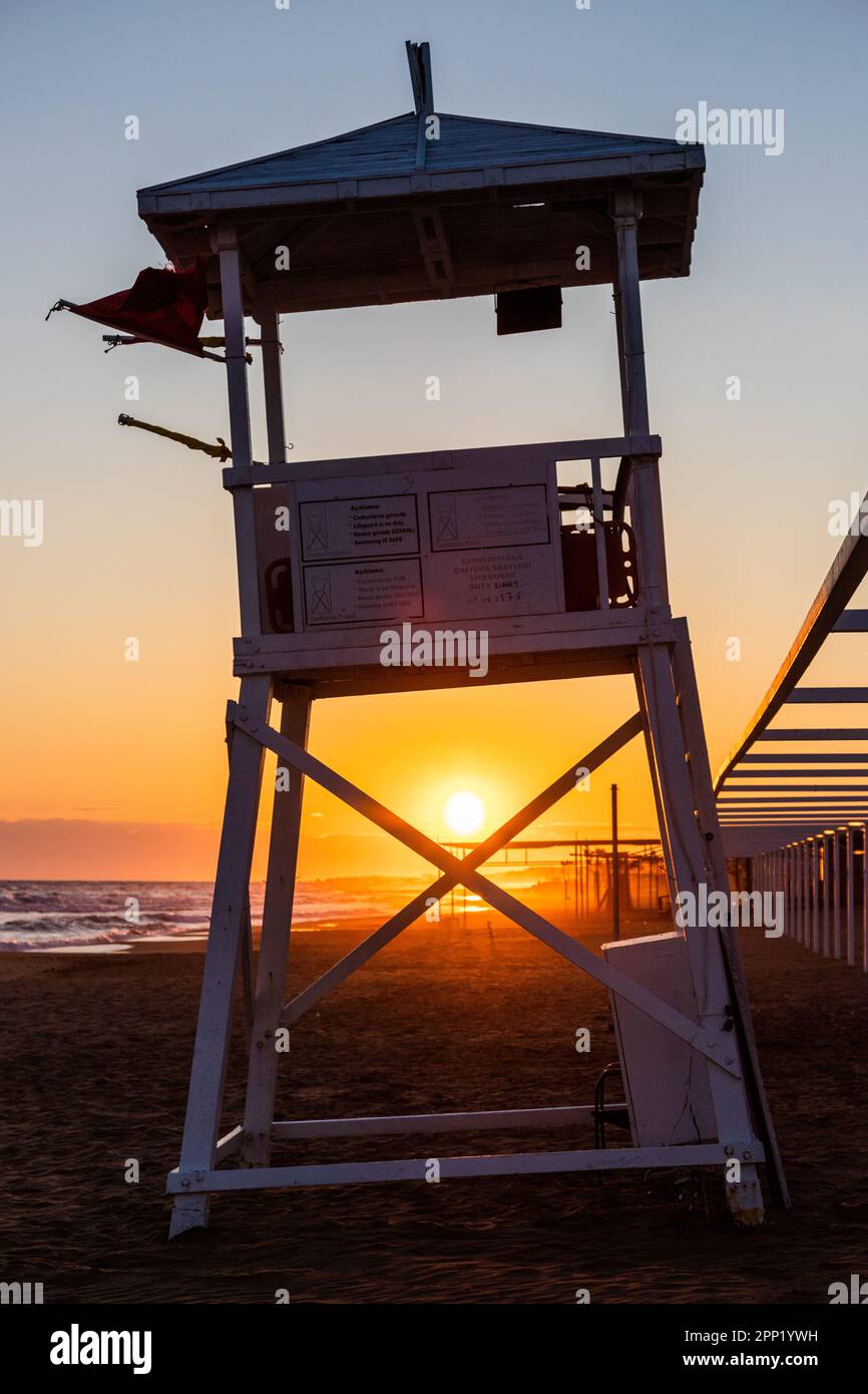 The sun was just at the right place, peeking through this lifeguard ...