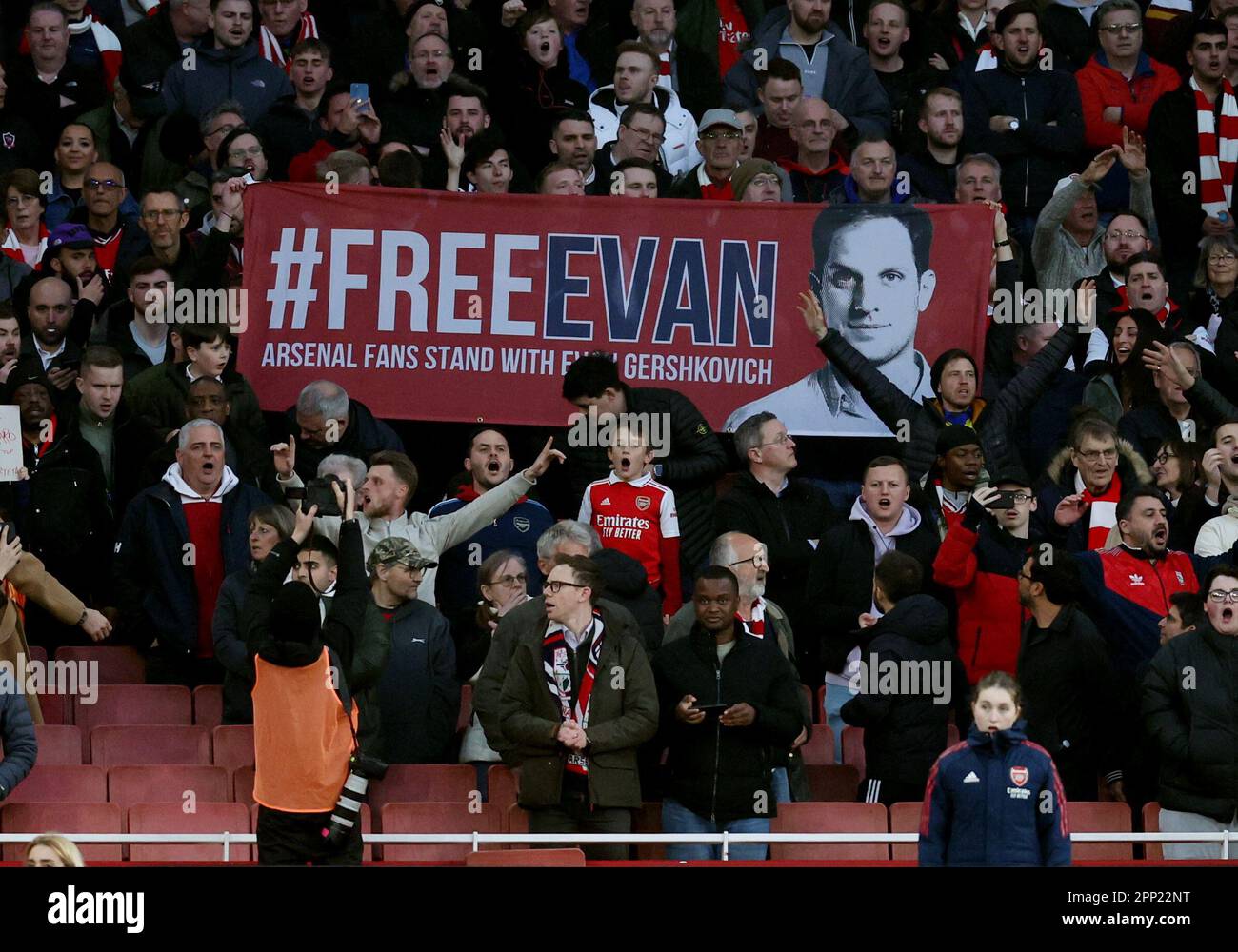 Arsenal fans banner emirates stadium hi-res stock photography and ...