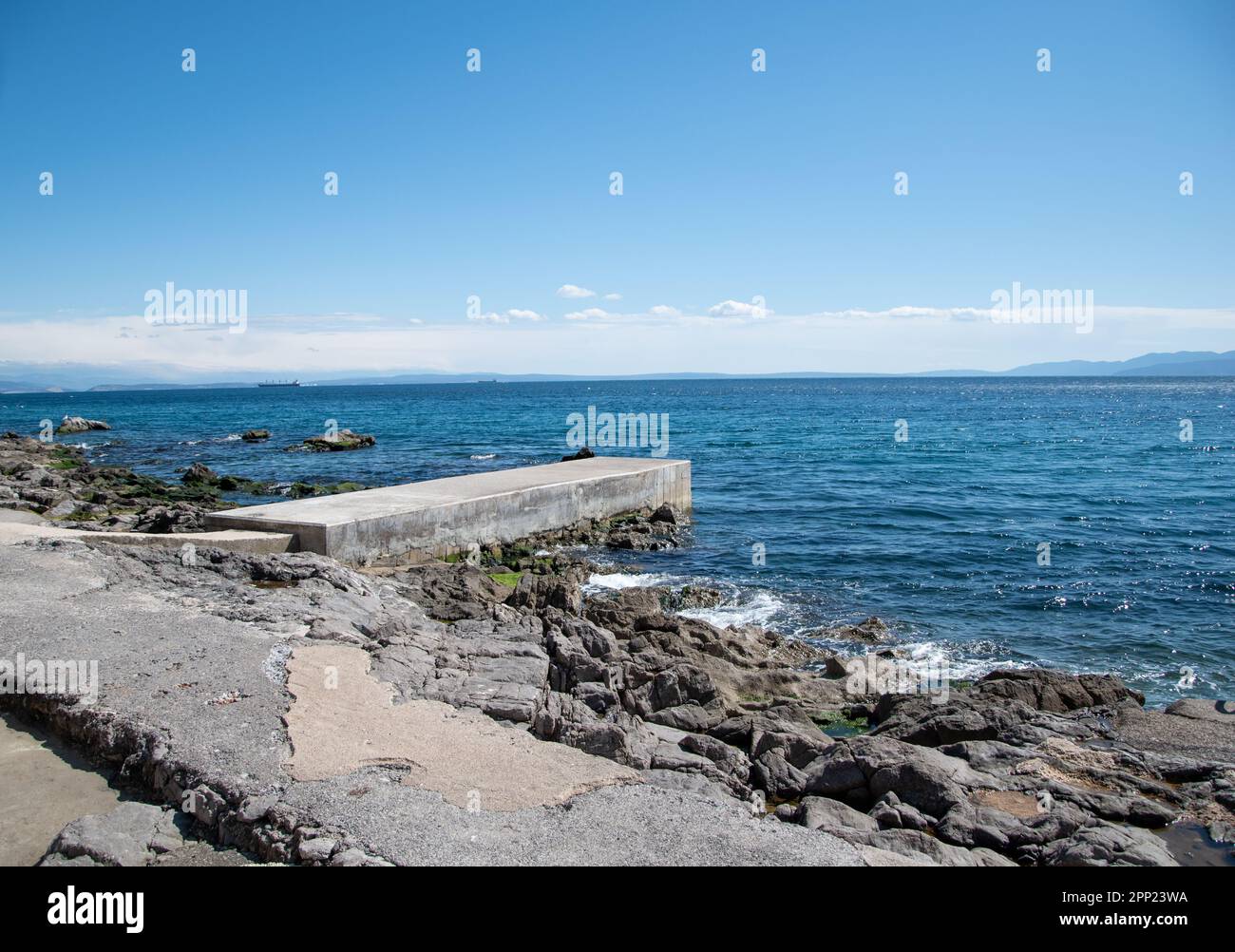 A scenic pathway leading to a beach on a bright and sunny day Stock ...