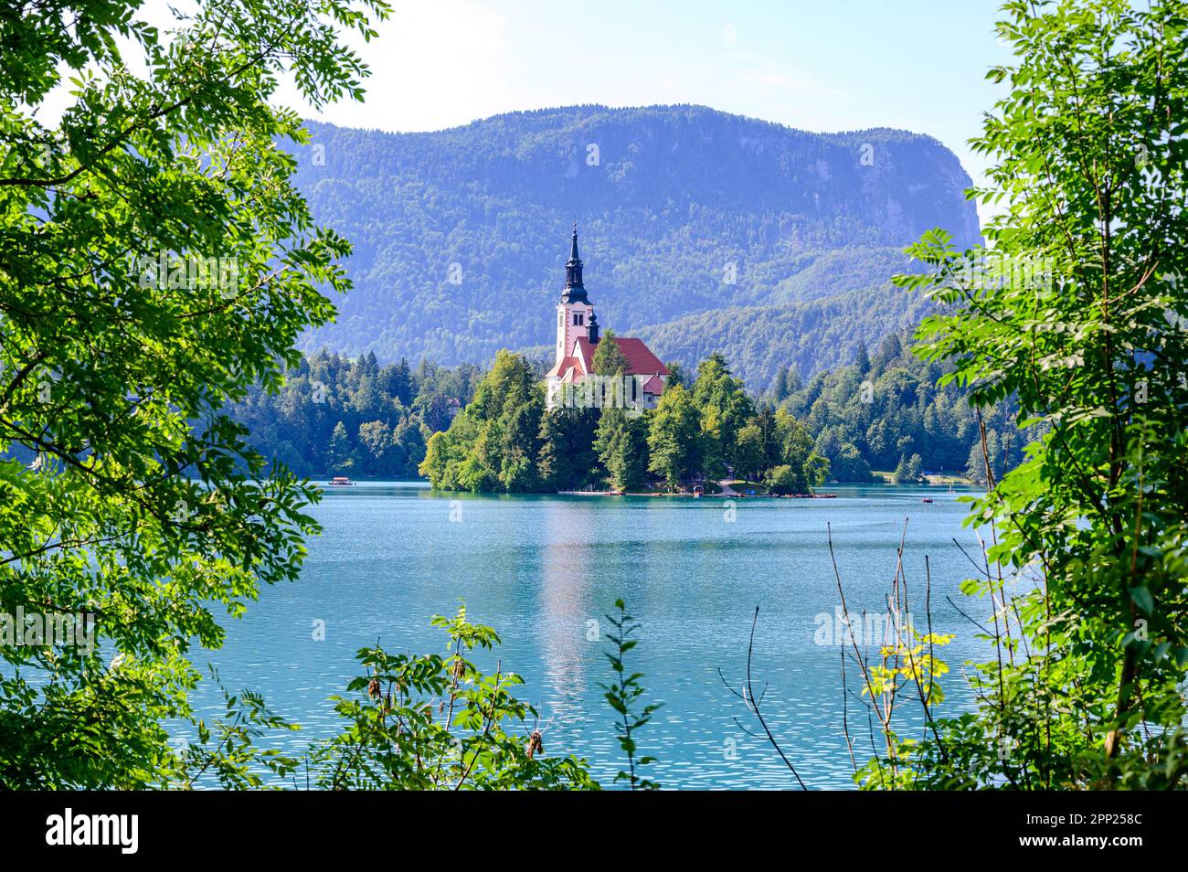 Beautiful idyllic view on island, castle, catholic Maria church in lake ...