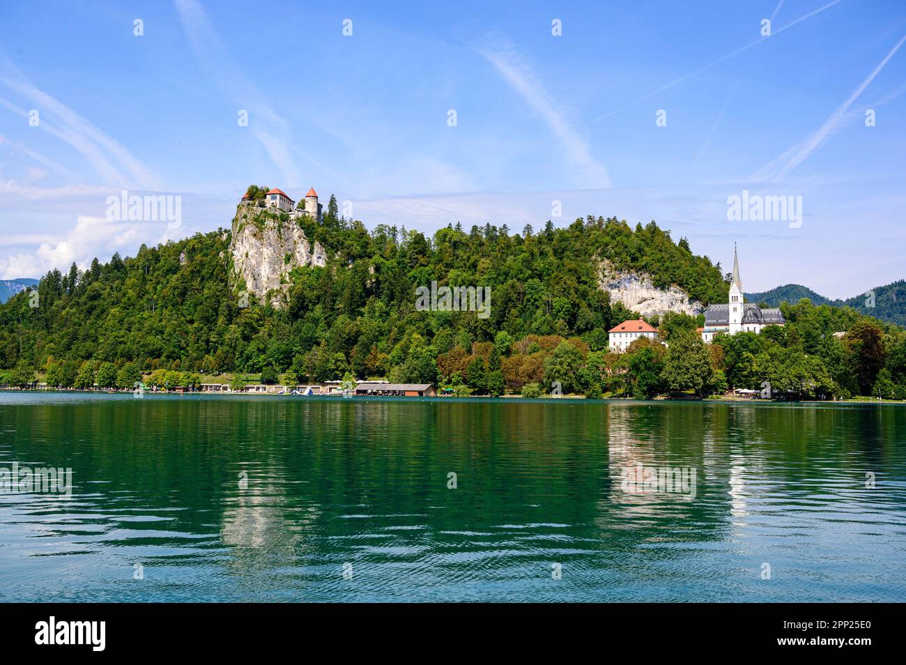 Beautiful idyllic view on island, castle, catholic Maria church in lake ...