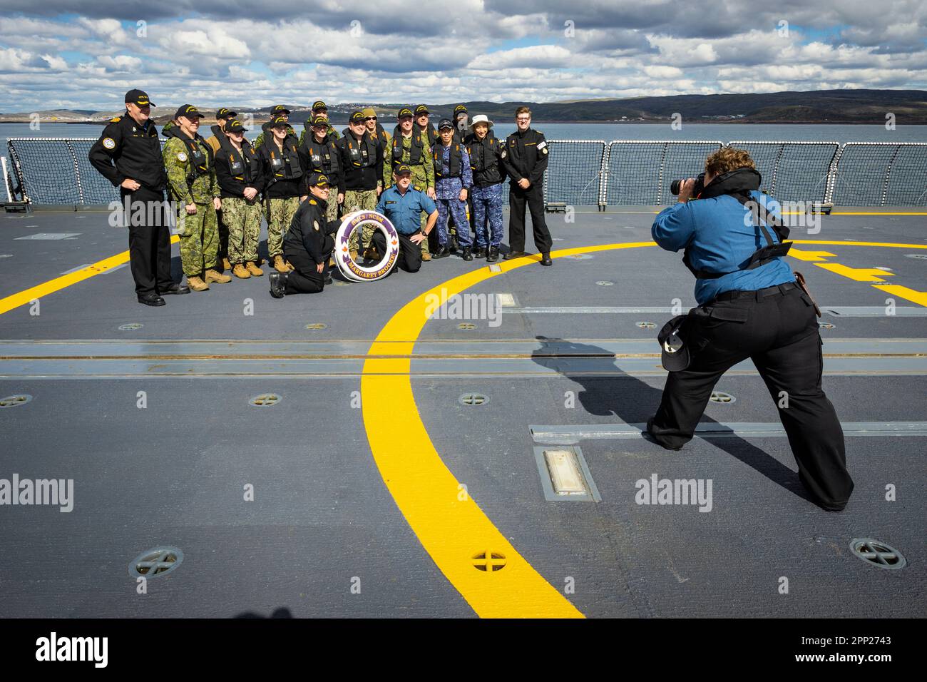Combined Canada/US military medical team participating in Operation ...