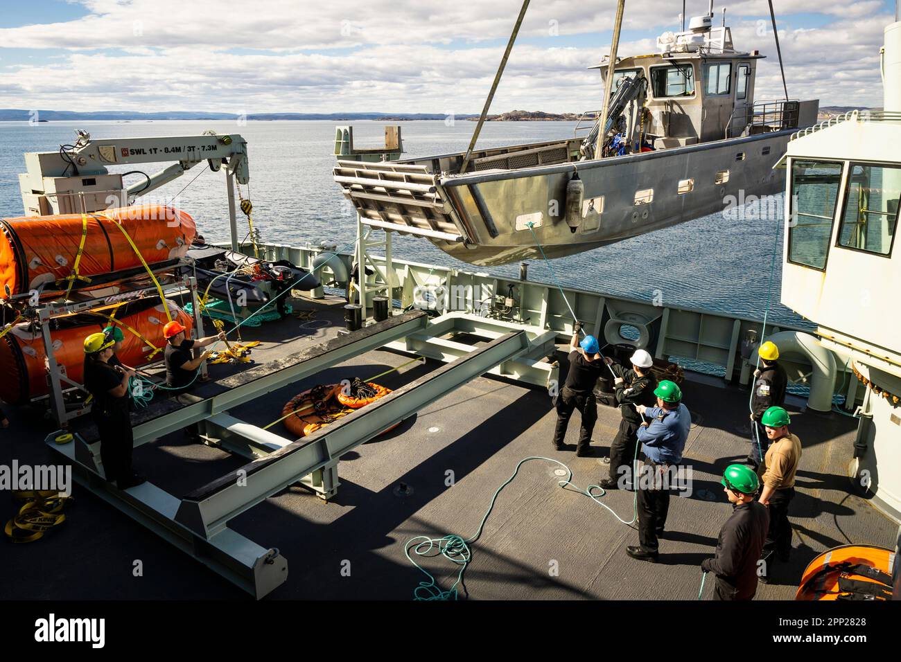 Crane launches landing craft embarked in HMCS Margaret Brooke at ...