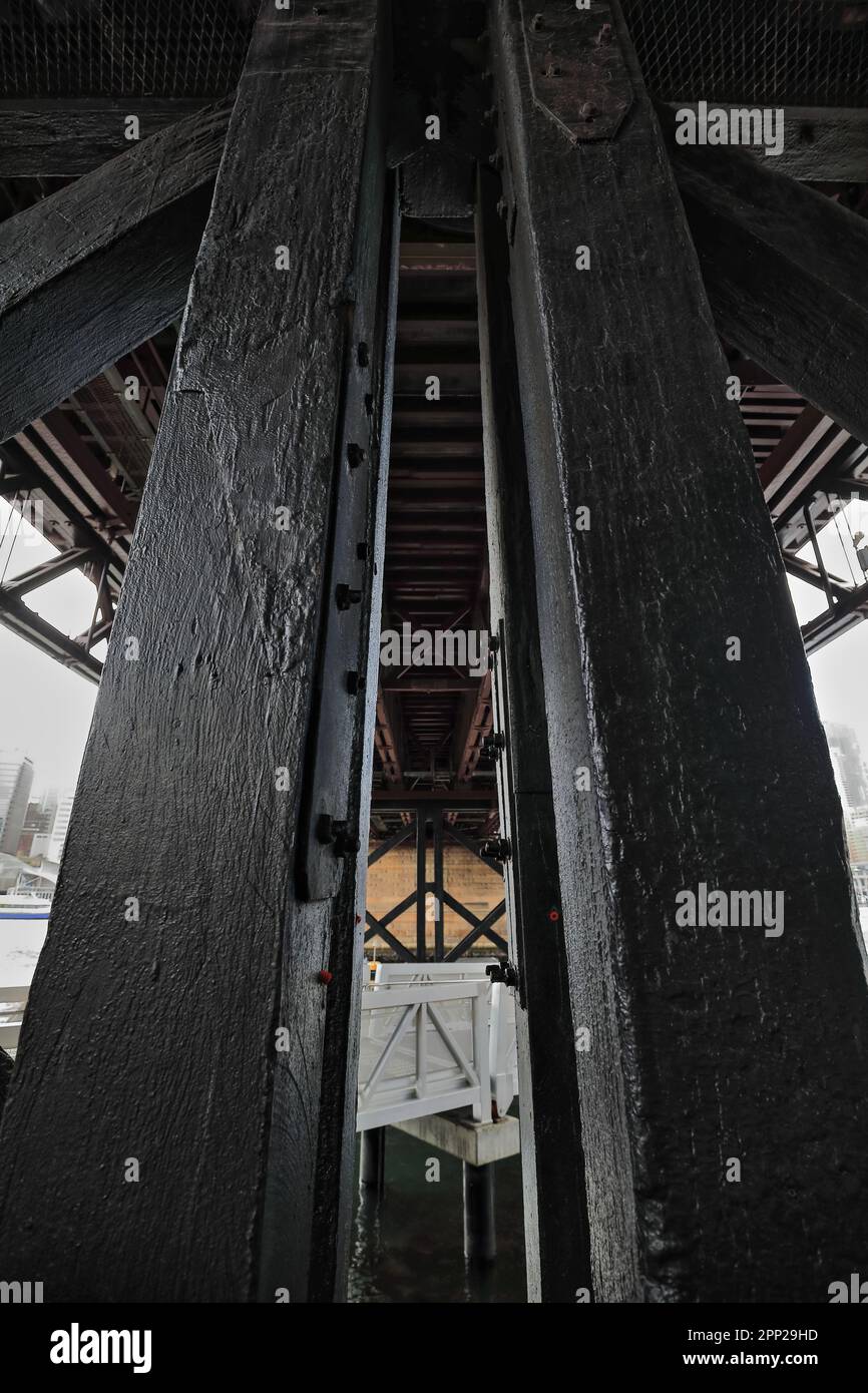 Frame and truss timber australia hi-res stock photography and images ...