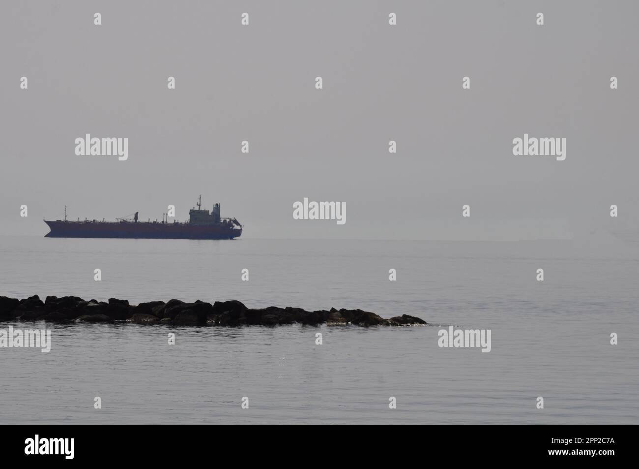 Barge carrying shipping containers hi-res stock photography and images ...