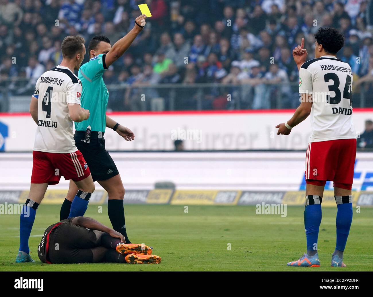 Hamburg, Germany. 21st Apr, 2023. Soccer: 2nd Bundesliga, Matchday 29, Hamburger SV - FC St ...