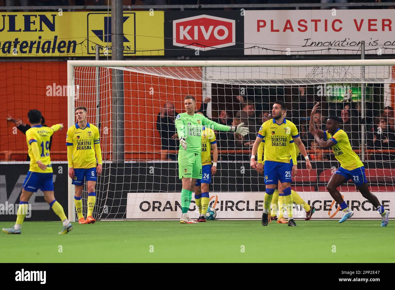 First look pictures hi-res stock photography and images - Alamy