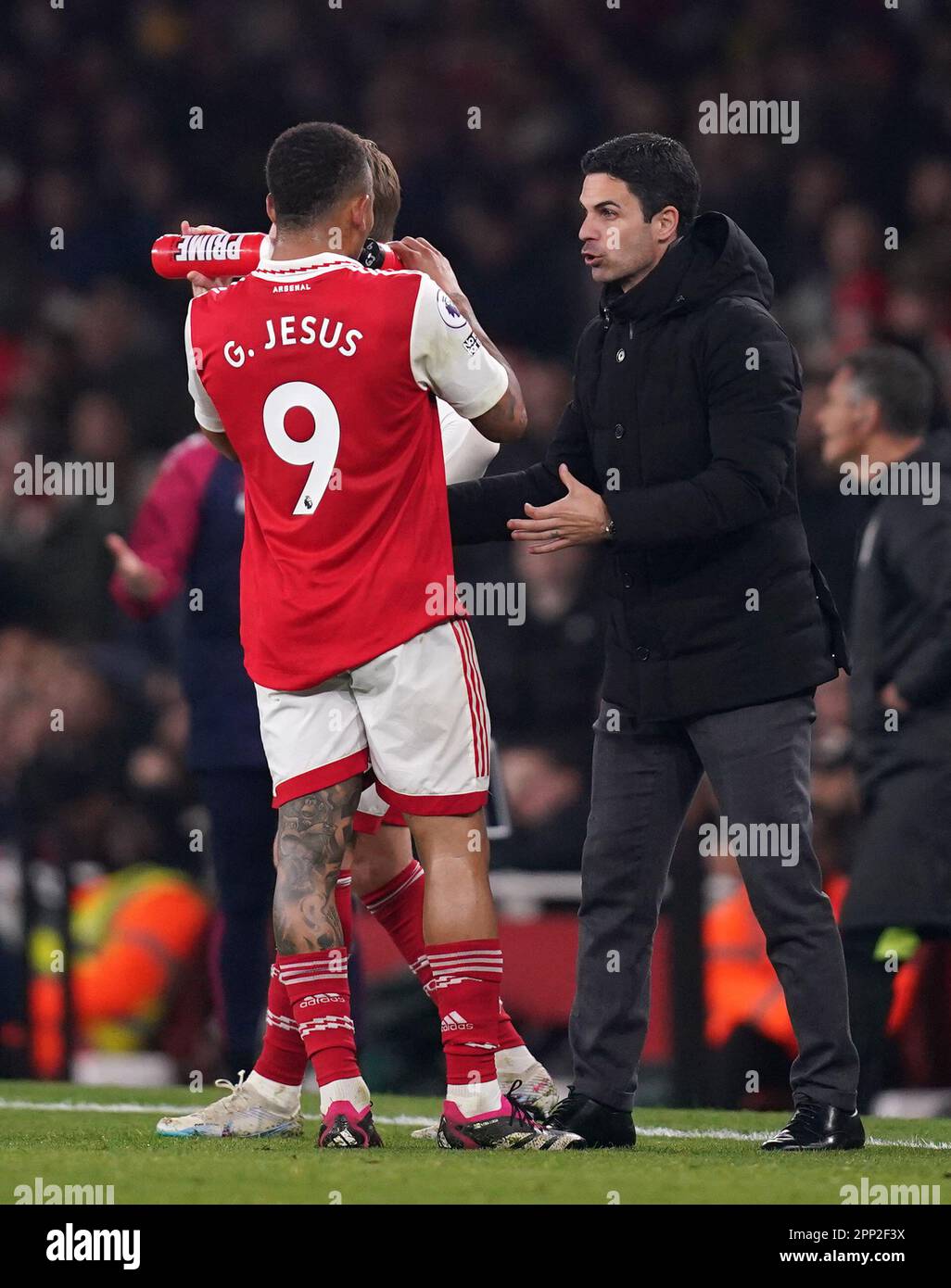 Arsenal manager Mikel Arteta speaks with Gabriel Jesus on the touchline ...