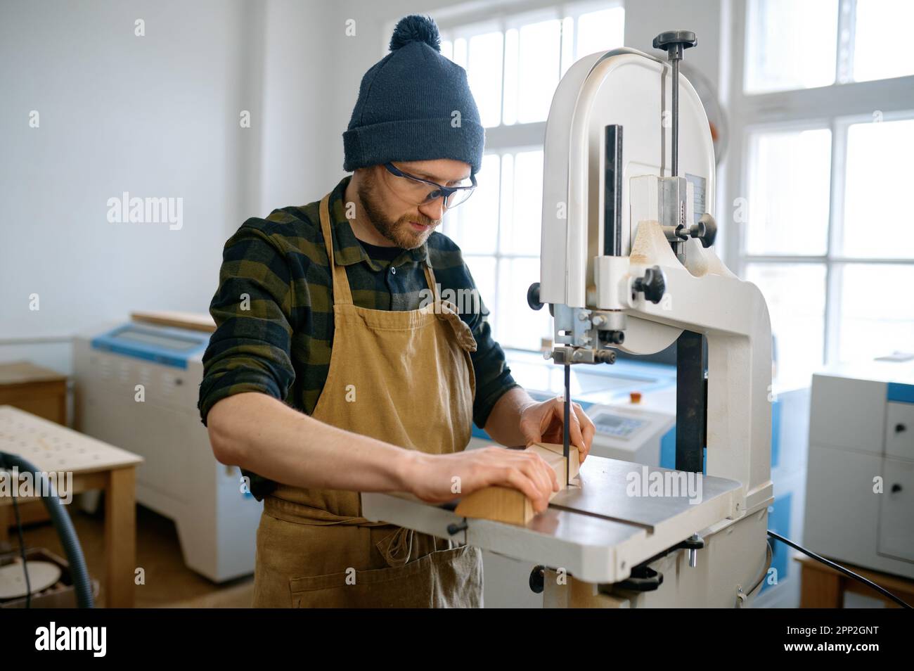 Using band saw hi-res stock photography and images - Alamy